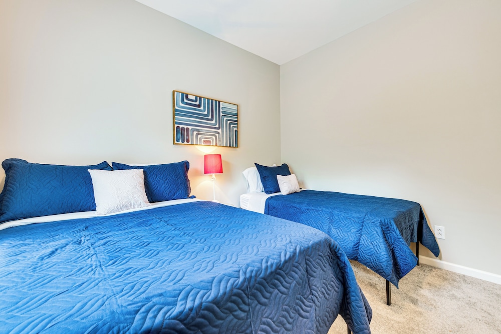 3 Mi To Avalon: Townhome W/ Balcony In Alpharetta! - Roswell, GA