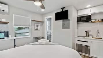 Luxury Studio, 1 Queen Bed, No Pets, Kitchenette, Beachside | 1 quarto, lençóis de algodão egípcio, roupa de alta qualidade