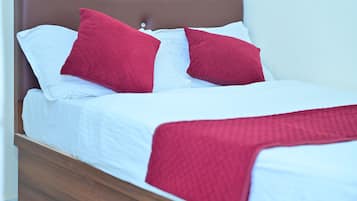 Quarto Duplo ou Twin Comfort, varanda, Vista para a cidade | Secretária