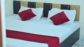 Quarto Duplo ou Twin Comfort, varanda, Vista para a cidade | Secretária