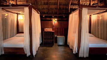 Cabana de Madeira Comfort, 2 camas de casal, casa de banho privativa, vista para o rio | 1 quarto, Wi-fi grátis