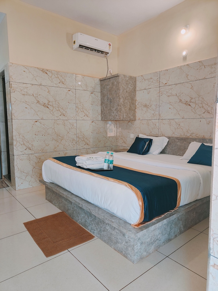 Blue Pearl Beach Guest House - Murdeshwar