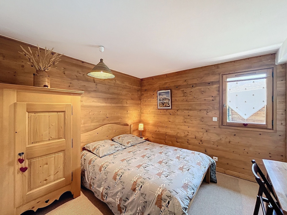 Individual chalet with garage, terrace, laundry room and equipped ...
