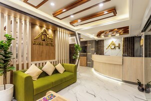 Área de estar no saguão