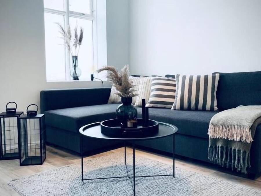 Apartamento Standard | Sala de estar | Televisor de ecrã plano de 20 polegadas com canais por cabo