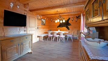 Apartamento Clássico, 4 quartos | Sala