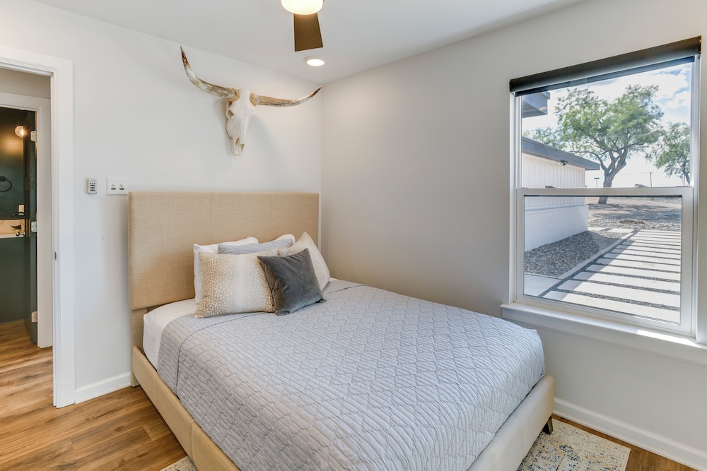 Lakefront Home W/ Dock & Patio In San Angelo! - San Angelo, TX