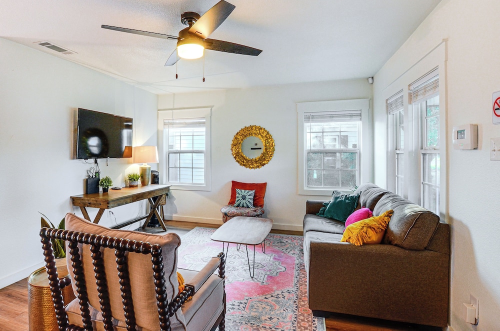 Chic Home ~ 2 Mi To Ttu W/ Grill & Yard In Lubbock - Lubbock, TX