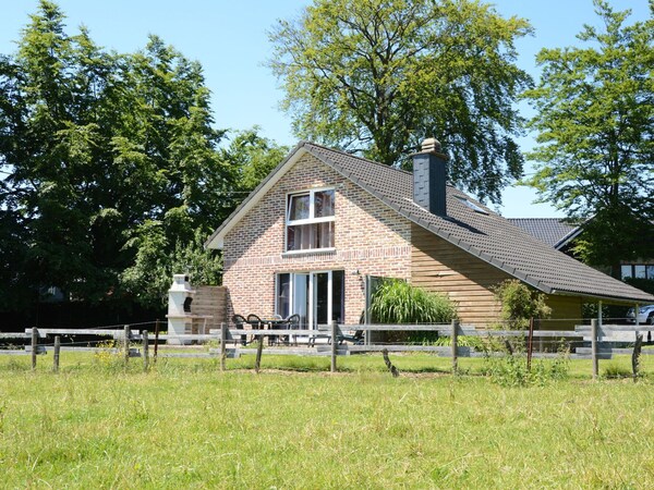 Picture-perfect Holiday Home In Sourbrodt With Garden, Bbq - Bütgenbach