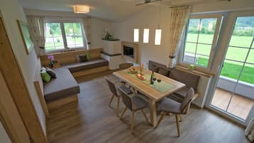 Apartamento conforto, 3 quartos | Sala de estar