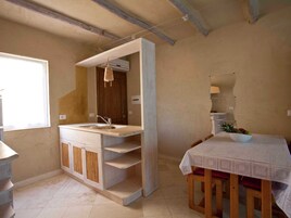 Casa Clássica, 2 quartos | Cozinha privada | Um frigorífico 