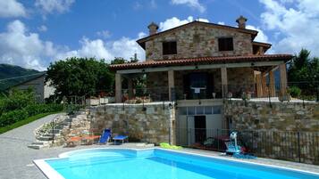 Vila clássica, 1 quarto | Piscina | Piscina interna, piscina externa