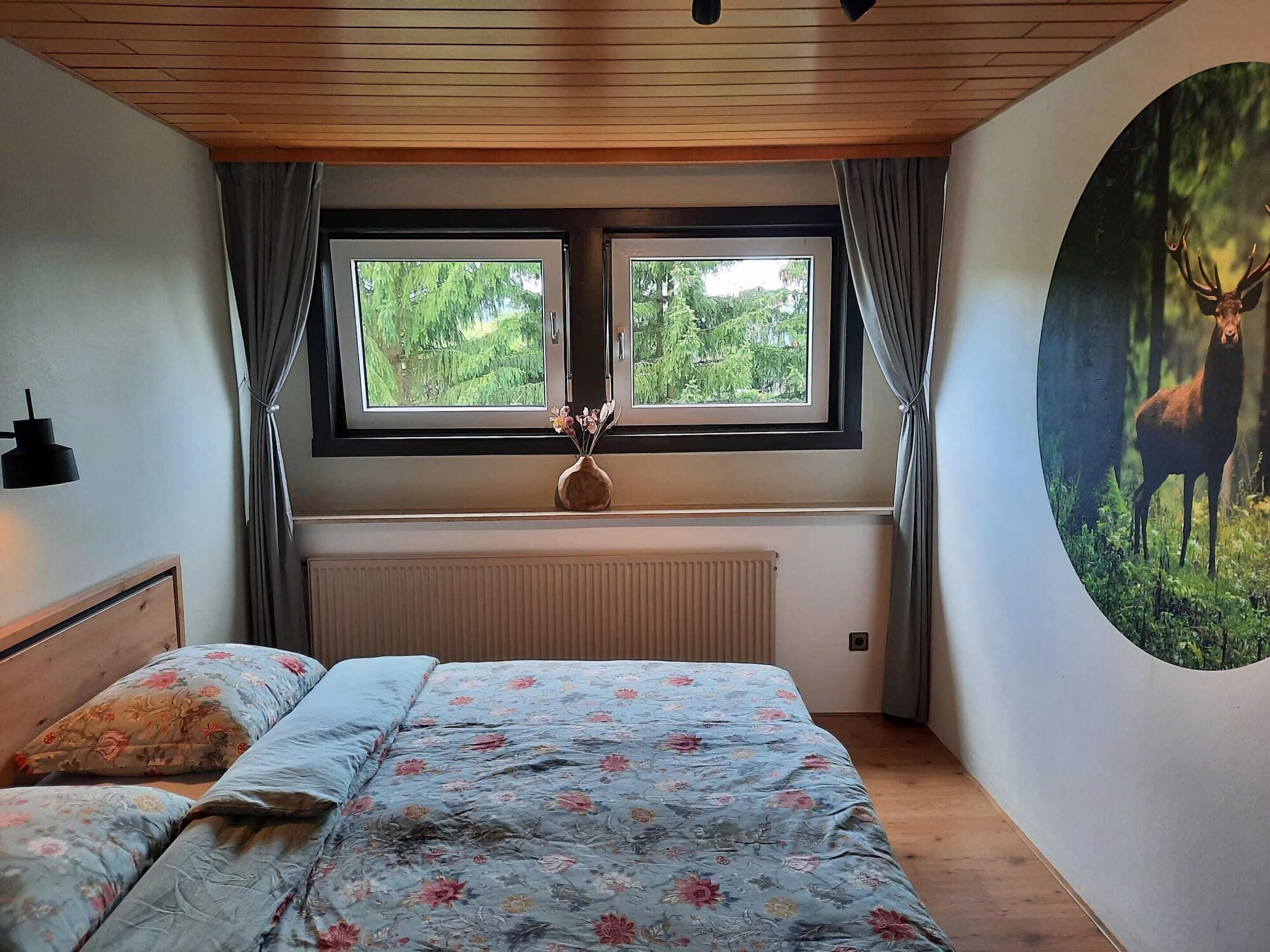 6 quartos, com mobília individualizada, roupa de cama fornecida 