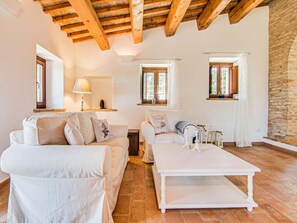 Apartamento elite, 2 quartos | Sala de estar