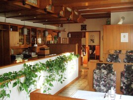 Apartamento clássico, vários quartos | Opções para refeição