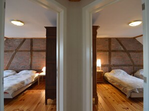 Casa clássico, vários quartos | 12 quartos, individualmente mobiliados, roupa de cama
