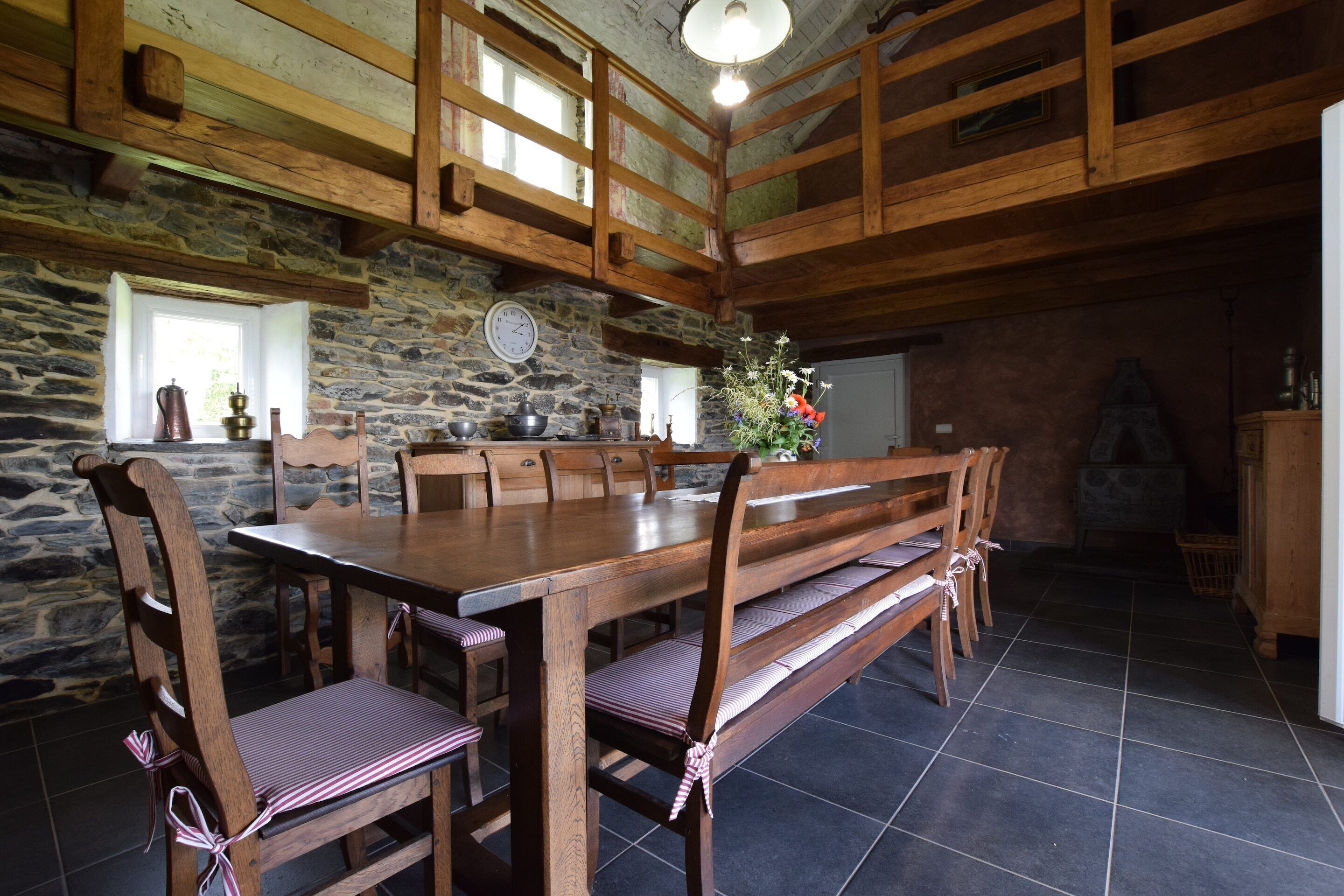 Casa clássico, vários quartos | Sala de jogos