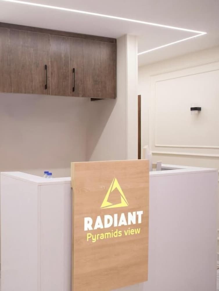 Radiant Pyramids View - Égypte