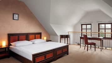 Quarto Quádruplo Superior | Cortinas/cortinados opacos, berço de viagem, Wi-fi grátis