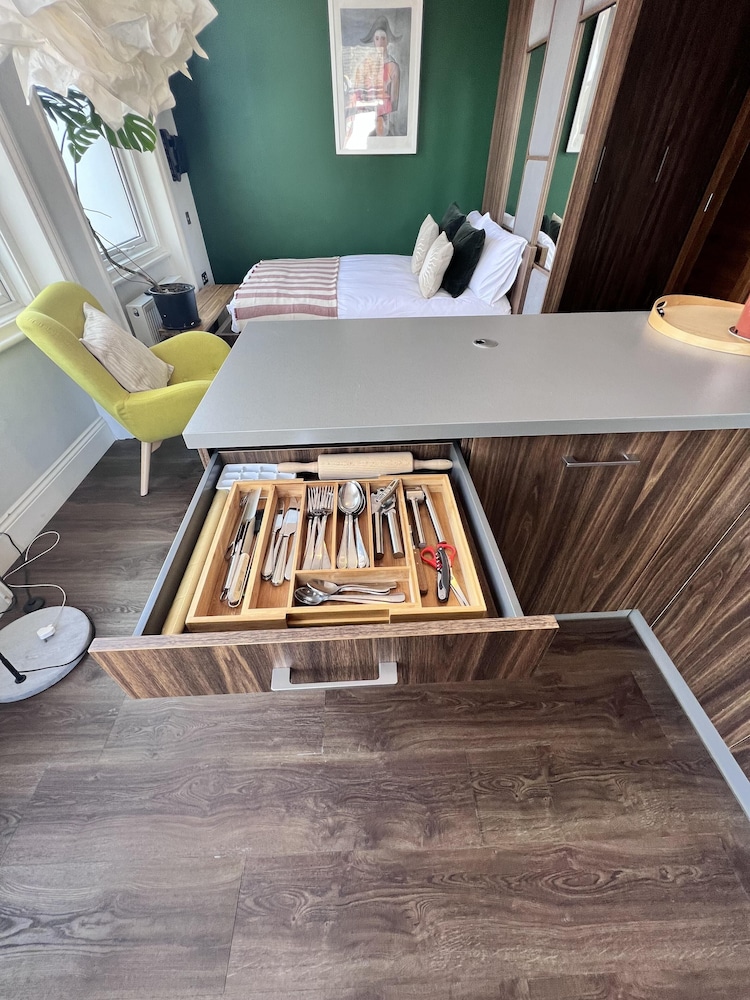 Cozy London Apartment With Great Location - London