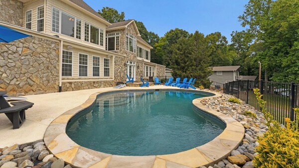 Whitetail Cove By Avantstay Lakefront W/ Pool + Private Dock Sleeps 20 - Statesville, NC