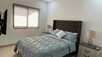 Apartamento Standard, vista para a baía | 2 quartos, roupa de alta qualidade, edredões de penas