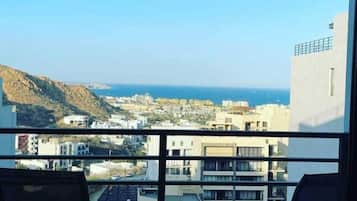 Apartamento standard, vista para a baía | Terraço/pátio