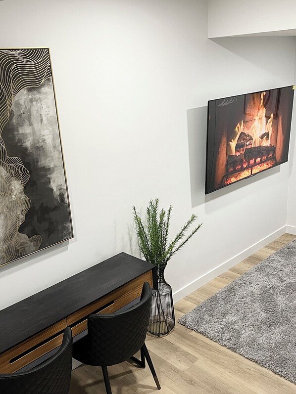 Auggies Place: New Cozy Urban Retreat! Sleeps 4 Reviews, Deals & Photos ...