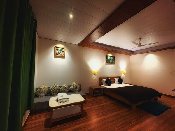 Plaza Hotel - Pithoragarh