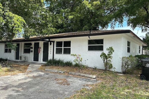 Peaceful, Near Fll Airport (U-3) - Pembroke Pines