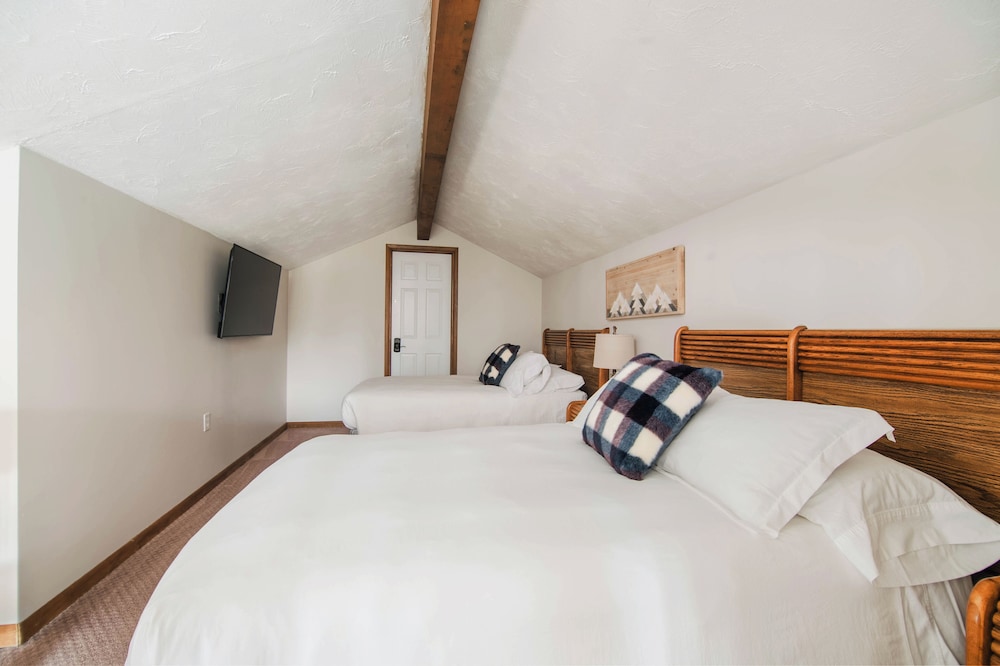 Our Ember Condo Is Located At Boyne Mountain Resort In The Ramshead Condo Complex - Michigan