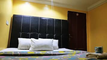 Quarto Comfort, varanda, Vista para a cidade | Secretária, secretária adequada para computadores portáteis