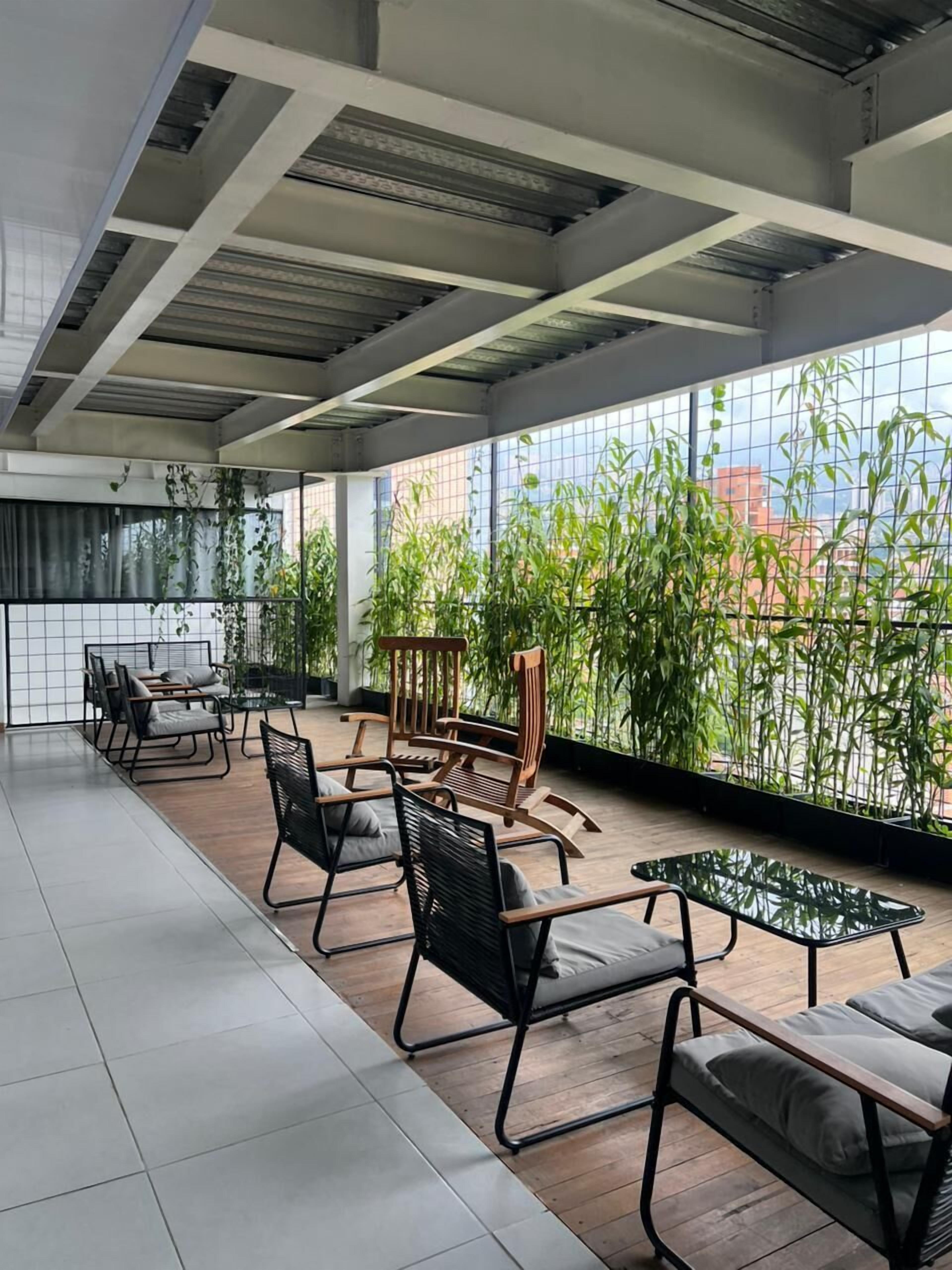 Smart TV 30 polegadas com canais via satélite