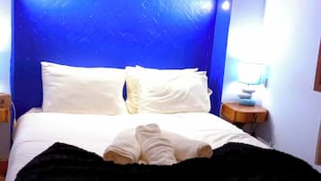 Quarto casal superior, vista para a piscina | 1 quarto, cofres nos quartos, ferros/tábuas de passar roupa