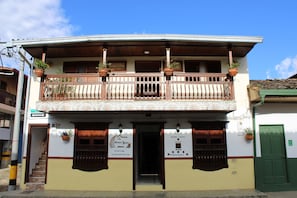 Fachada da propriedade