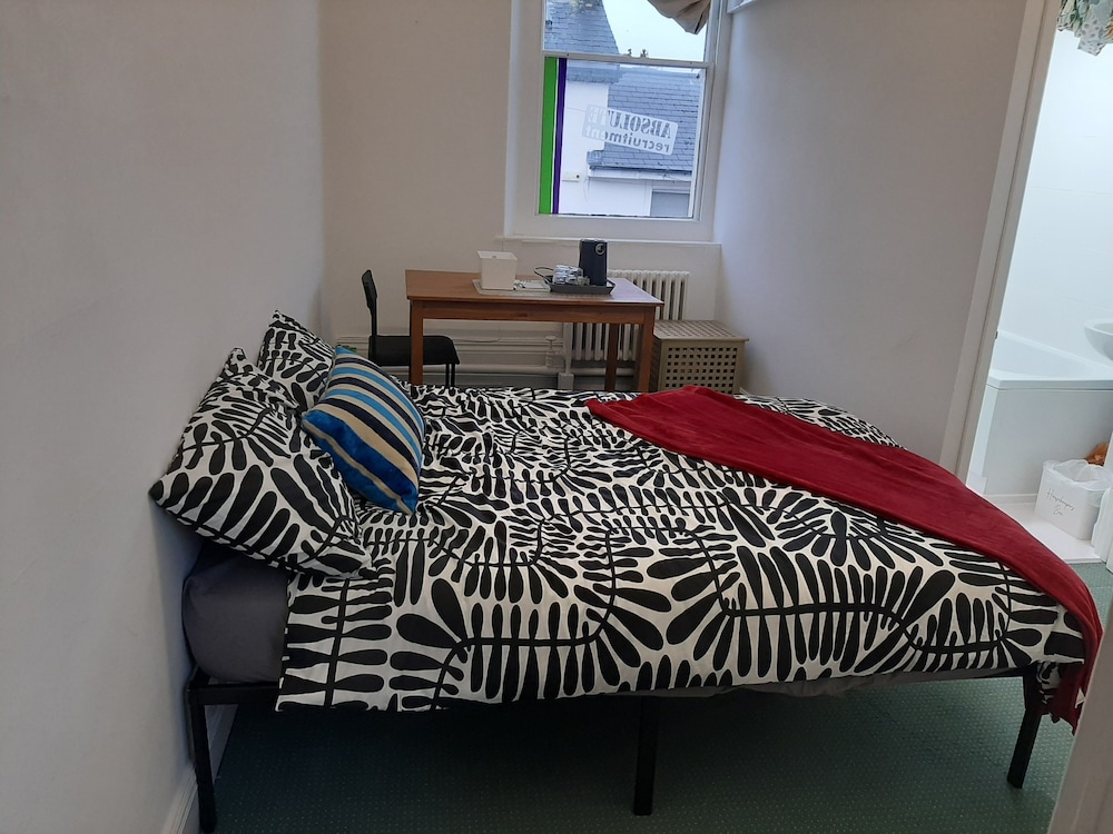 Bed, Contl Breakfast, Newport, Wales, Near Train - Newport
