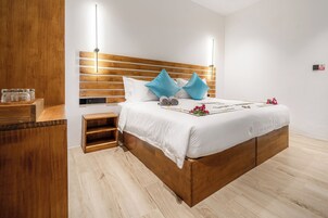 Quarto casal ou duplo luxo | Cofres nos quartos, espaço de trabalho para notebook, cortinas blackout