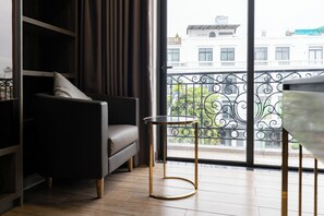 Estúdio Design | Roupa de alta qualidade, edredões de penas, minibar 