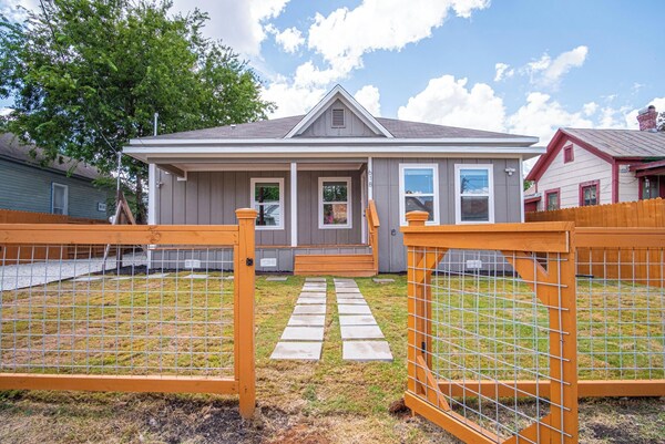 Seize The Moment! 4br/3ba Gem W/ Downtown Views! - San Antonio, TX