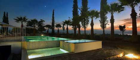 Vila, 6 quartos, para fumantes, piscina particular | Piscina | Piscina externa