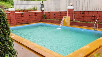 15 piscinas externas