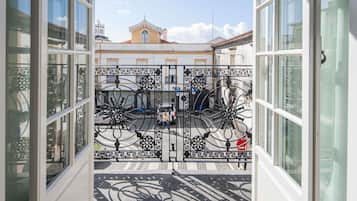 Suite, 1 cama de casal | Minibar, cortinas/cortinados opacos, quartos insonorizados