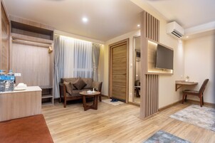 Cofre no quarto, secretária 