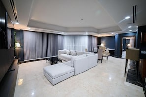 Televisor LED de 43 polegadas com canais digitais, lareira 
