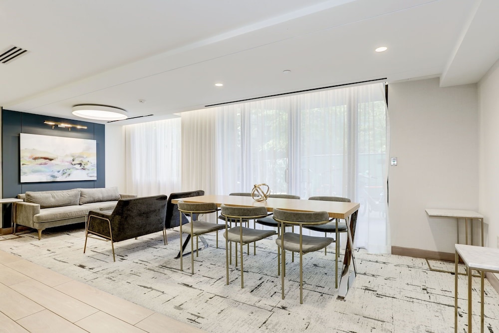 Elegant 2br Apartment Minutes From Dc - Smithsonian Castle, Washington