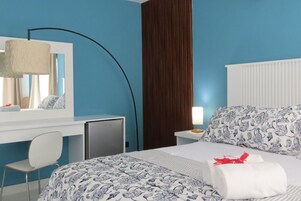 King Suite, with Jacuzzi | Edredões de penas, camas de colchão pillowtop, cofre no quarto 