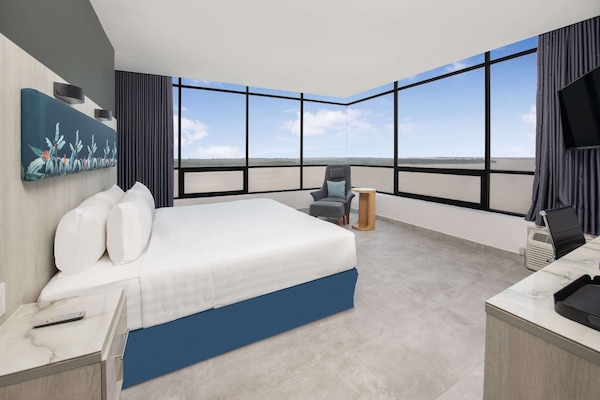 Cofre no quarto, cortinas/cortinados opacos, quartos insonorizados