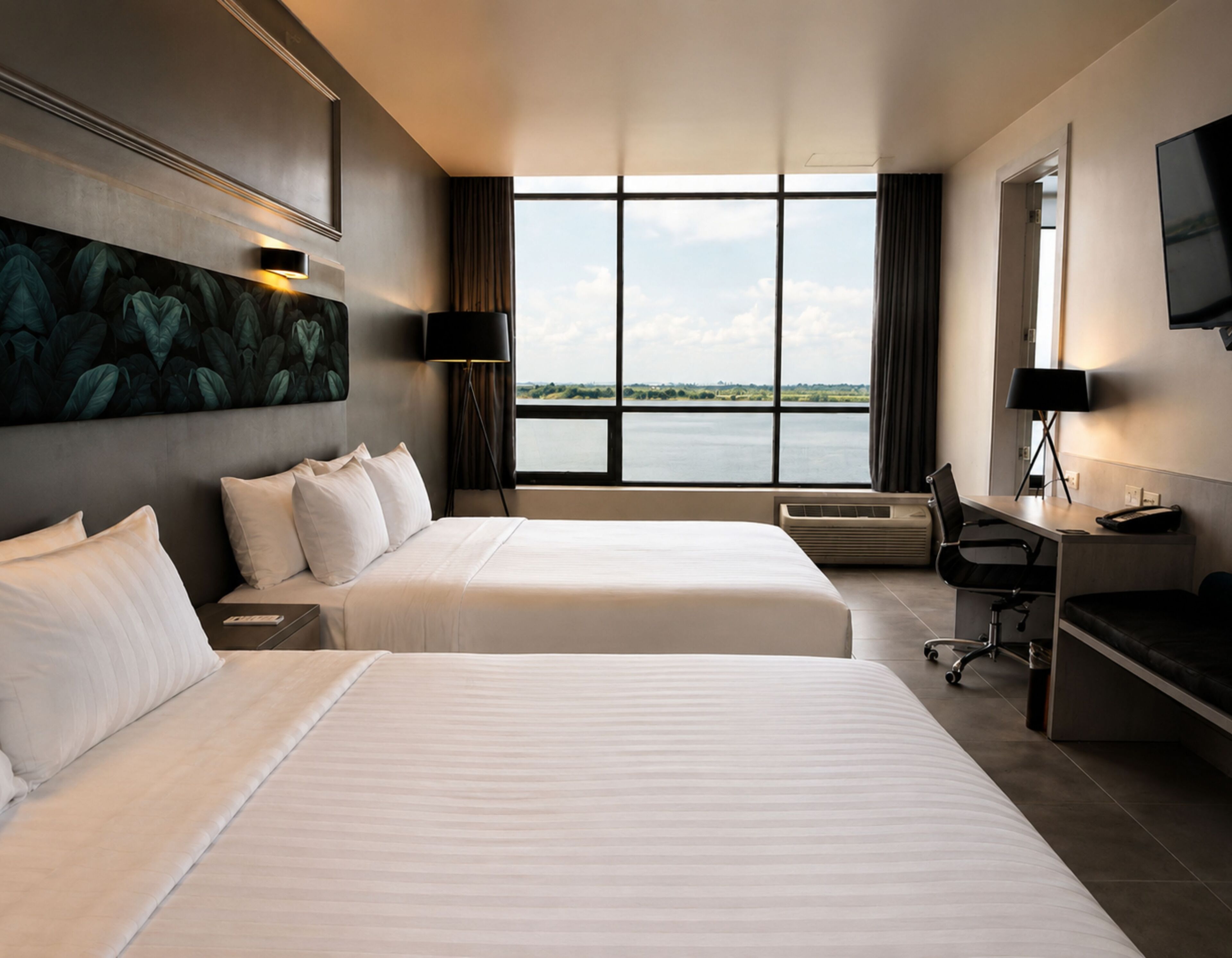 2 Queen Premium Floor River Front View | Vista do quarto