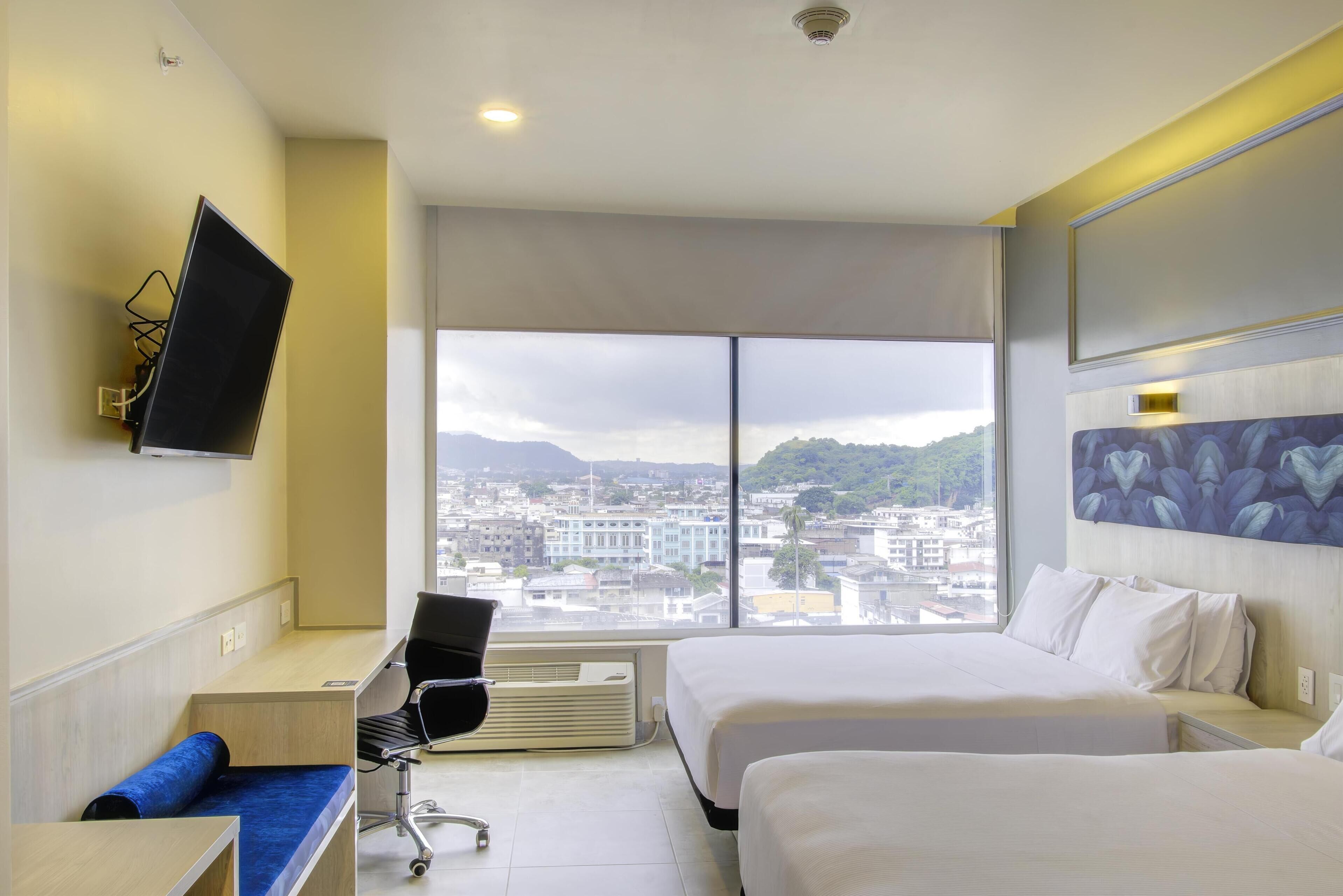 Minibar, cofre no quarto, secretária 