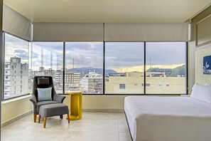 Suíte, 1 cama King | Cofres nos quartos, cortinas blackout, quartos à prova de som